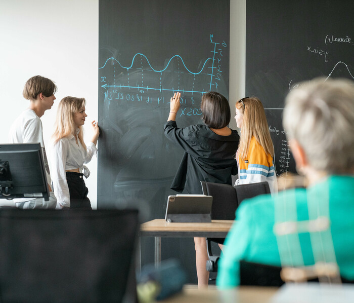 Mit Robotern Programmieren lernen – EB Zürich